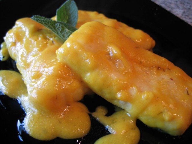 Il piatto di oggi è “merluzzo in salsa gialla”