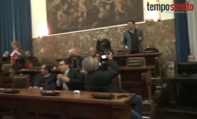 Cinque studenti messinesi fuori sede e lo “spettacolo” del Consiglio ...