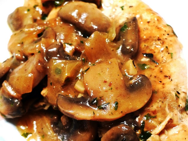 Petto di pollo ai funghi, un'alternativa buona e rapida da preparare