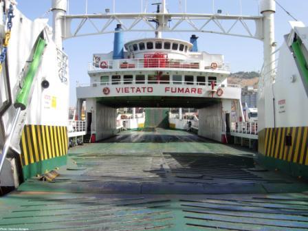 Covid, da mercoledì cambiano gli orari dei traghetti Caronte & Tourist