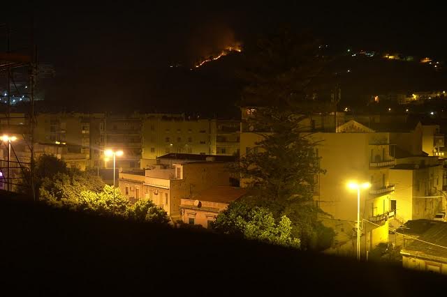 Messina: roghi domati in città, preoccupano le fiamme a Calvaruso