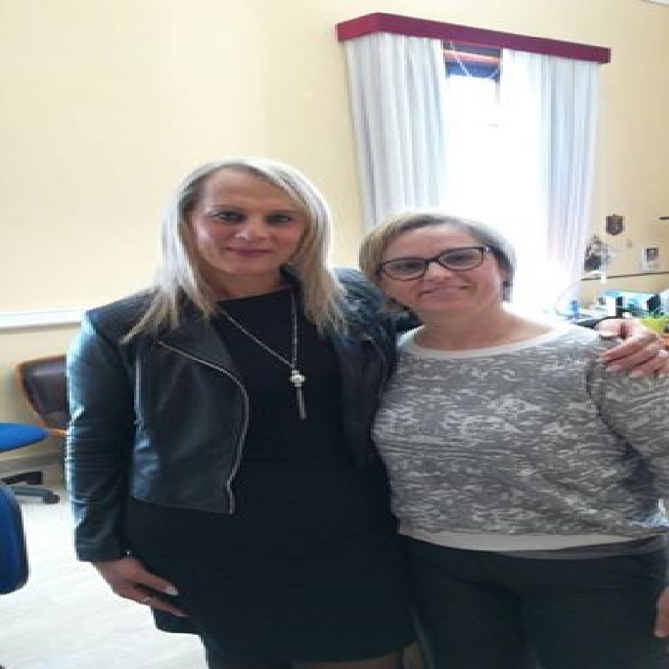 La politica è anche messaggio. La transessuale Paola Lo Re con Emilia ...