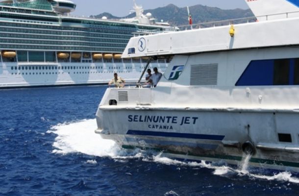 Aliscafi Messina-Reggio. Uil: "Servizio salvo grazie a Rfi. Ma i ...