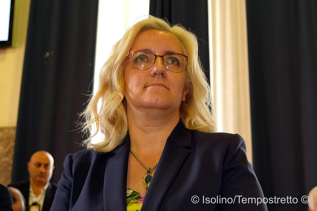 Dafne Musolino inaugura il comitato elettorale...e il Comune dispone ...