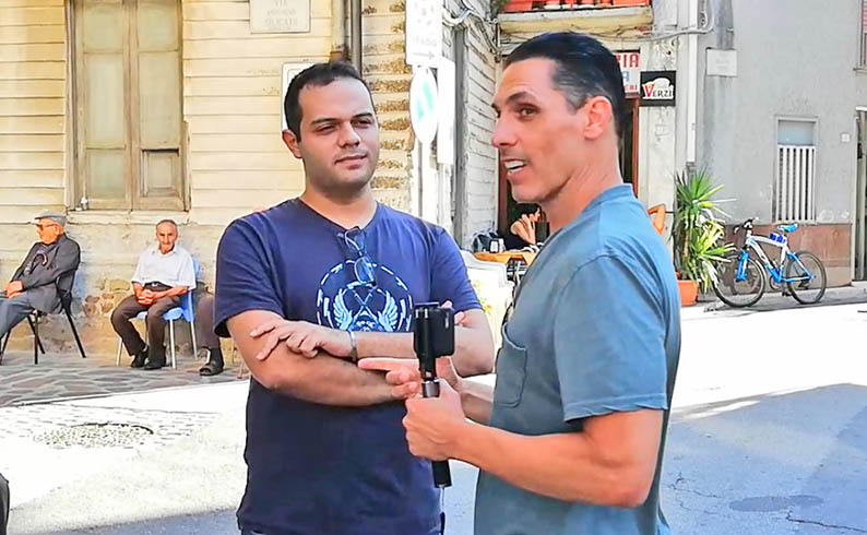 "Ritornato". L'attore italo-americano Michael Cavalieri trasforma ...