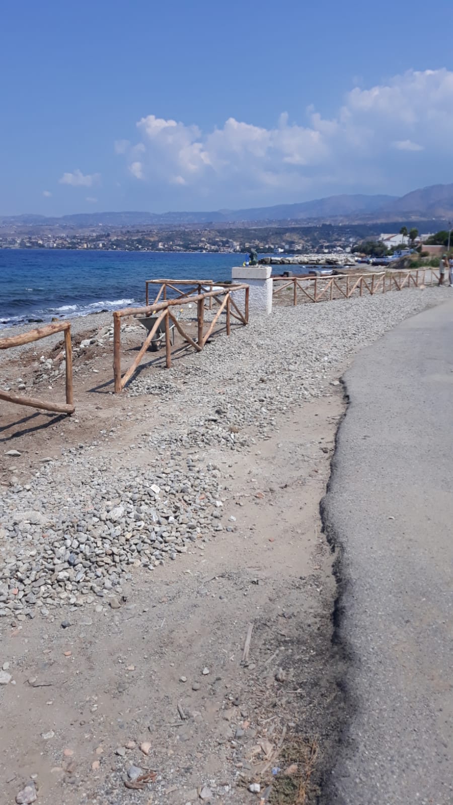 I soci della Pro-loco ReggioSud lavoro per sistemare il lungomare di ...