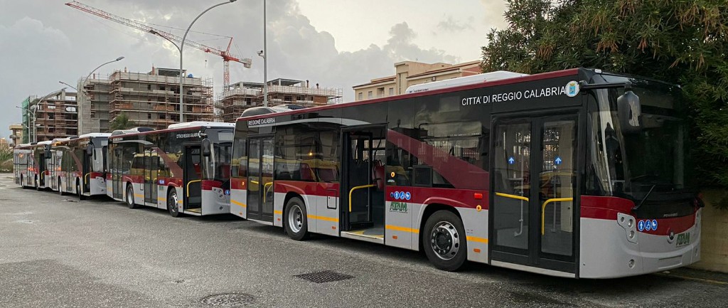 Reggio Calabria, 15 nuovi autobus per la città | FOTO
