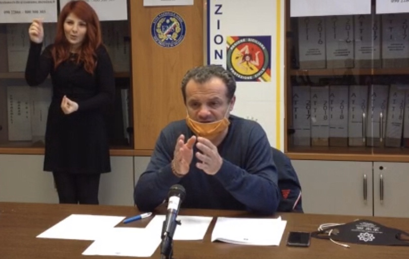 De Luca: "Messina dice no al 5G". E sulla fase 2 attacca il Governo e ...