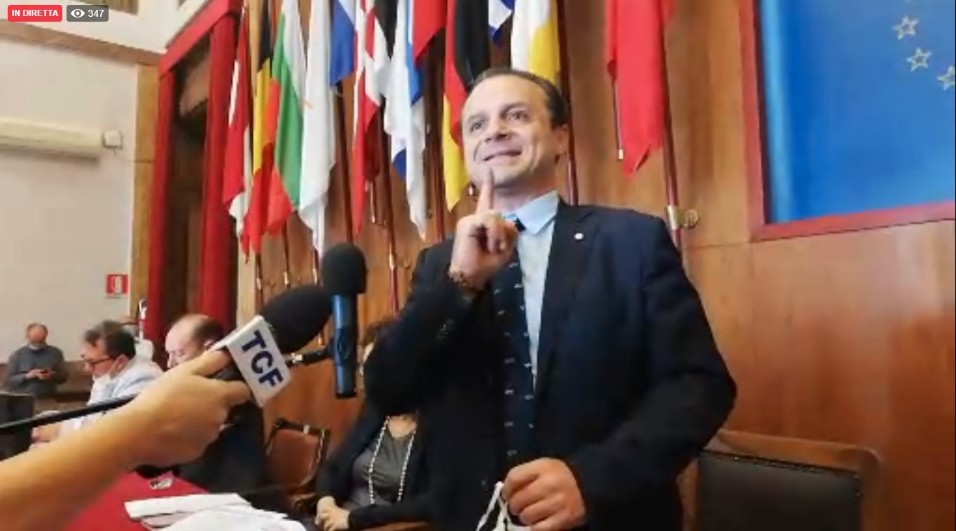 De Luca: "Caro Conte, grazie ma dico no a debiti capestro. Non rovino i ...