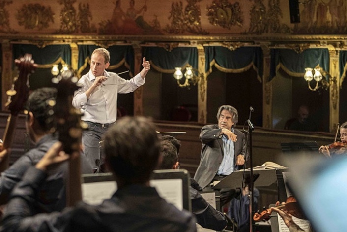 Samuele Galeano sul podio dell'Orchestra "Luigi Cherubini"