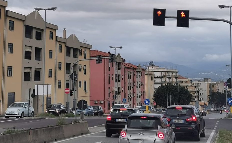 Messina, città con poche strade, troppi semafori e poche rotatorie