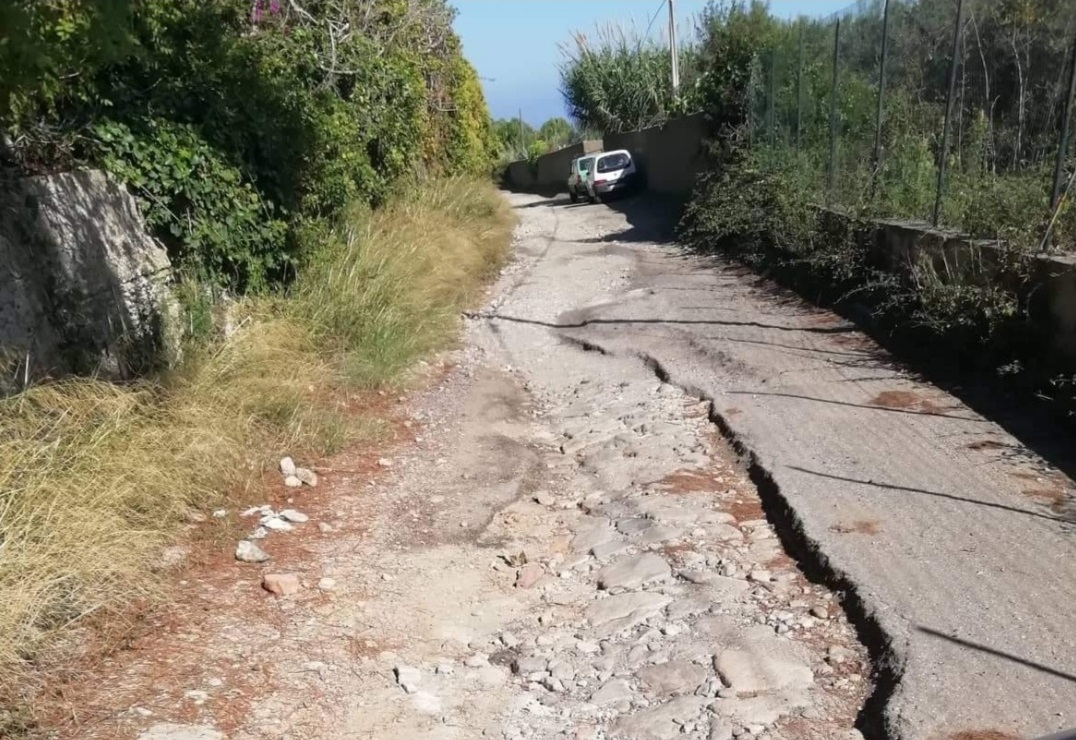 Messina. Le pessime condizioni della strada del forte Serra la Croce