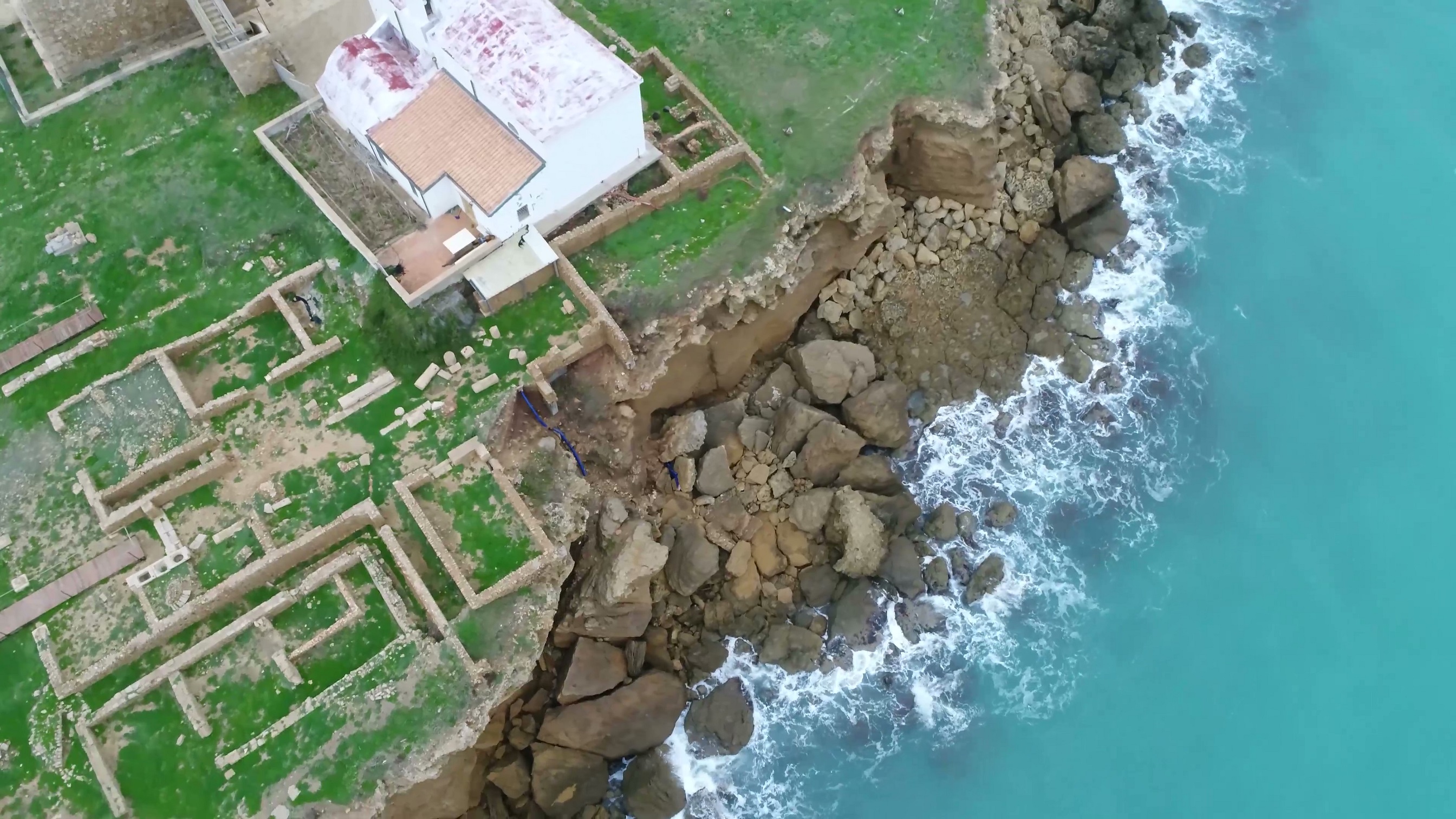 Capo Colonna - Crotone, esecuti i lavori per proteggere resti archeologici