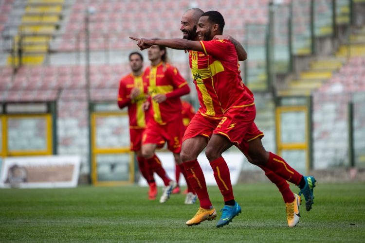 Fc Messina schianta il Sant’Agata e resta in scia all’Acr