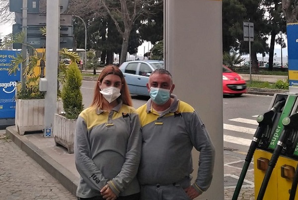 Maria Grazia: la benzinaia che unisce gentilezza e professionalità