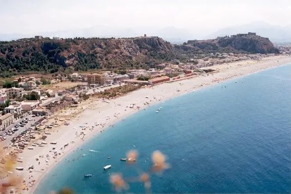 Milazzo, le spiagge libere con “mini isole ecologiche” e assistenza ...
