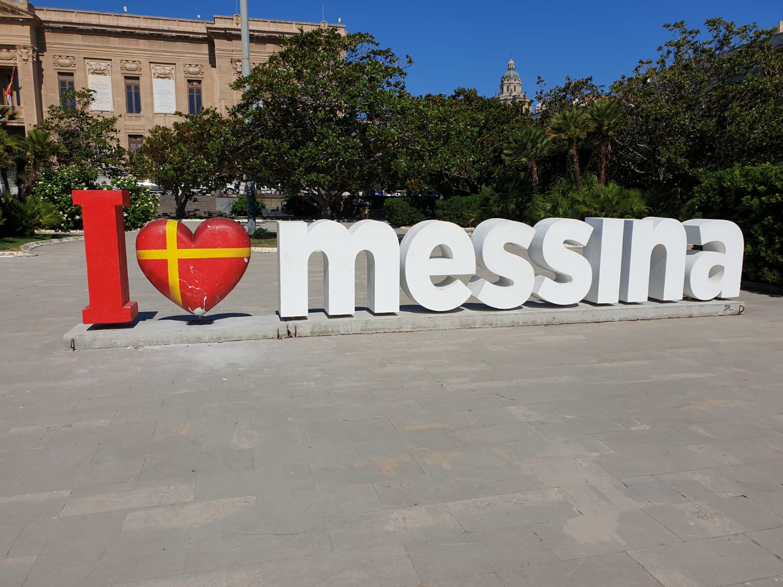 Riparata la scritta "I love Messina" a Piazza Unione Europea", il cuore ...