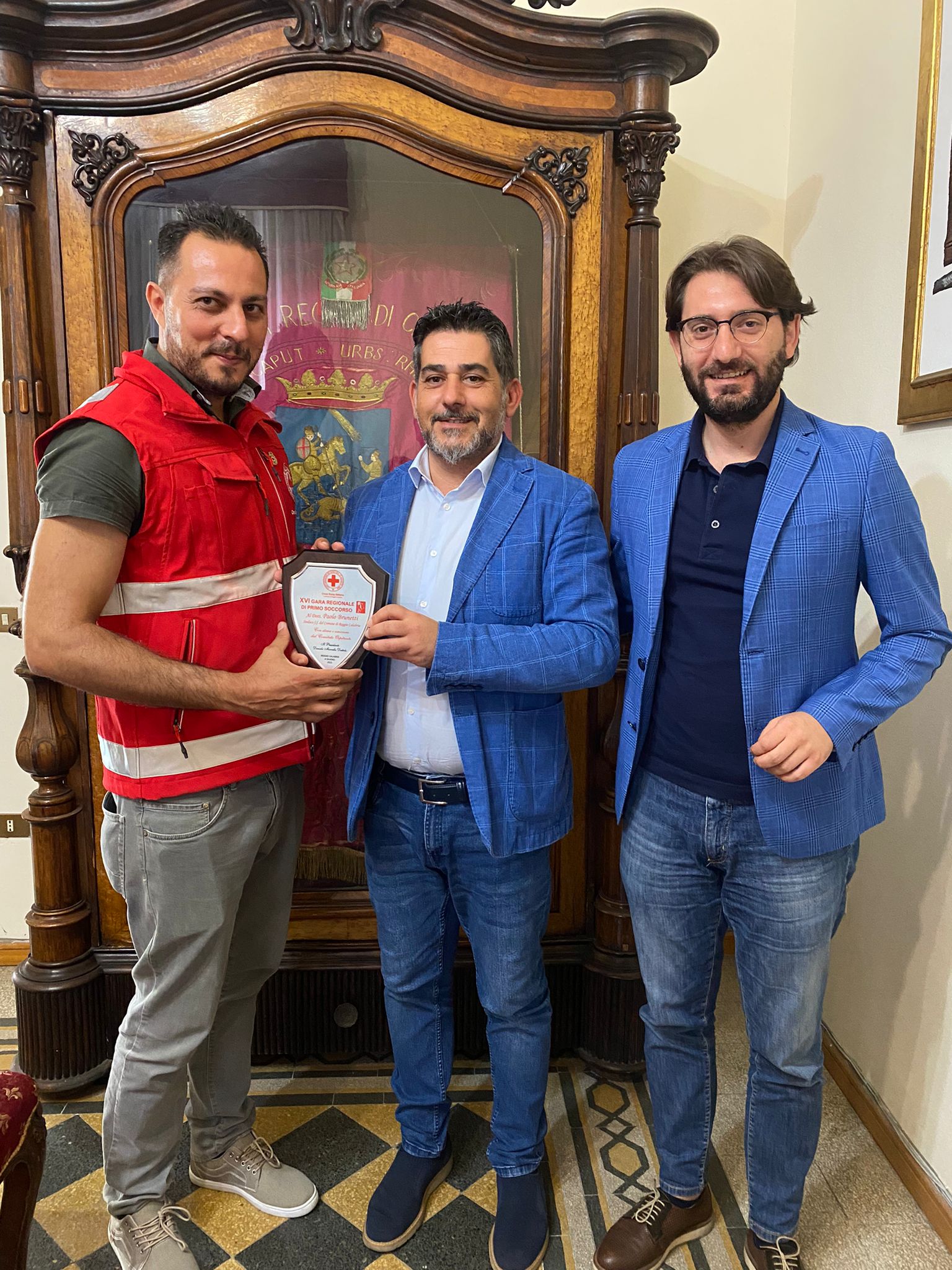 Reggio. A Palazzo San Giorgio il crest della Croce Rossa Italiana