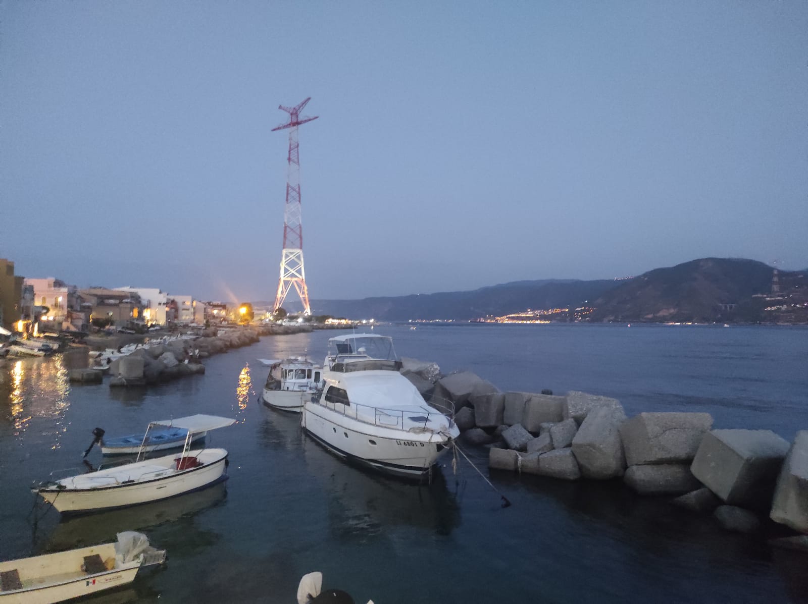 "Il Pilone come la Torre Eiffel": Gioveni chiede un bando per il ...