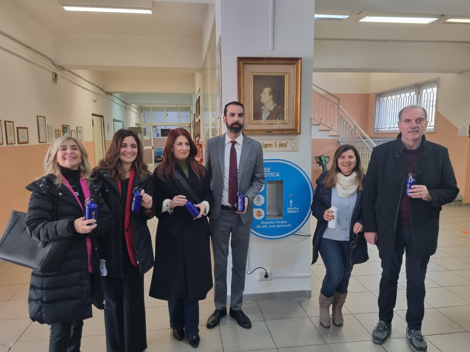 "La classe non è plastica", il Comune consegna la Casetta dell'acqua ...