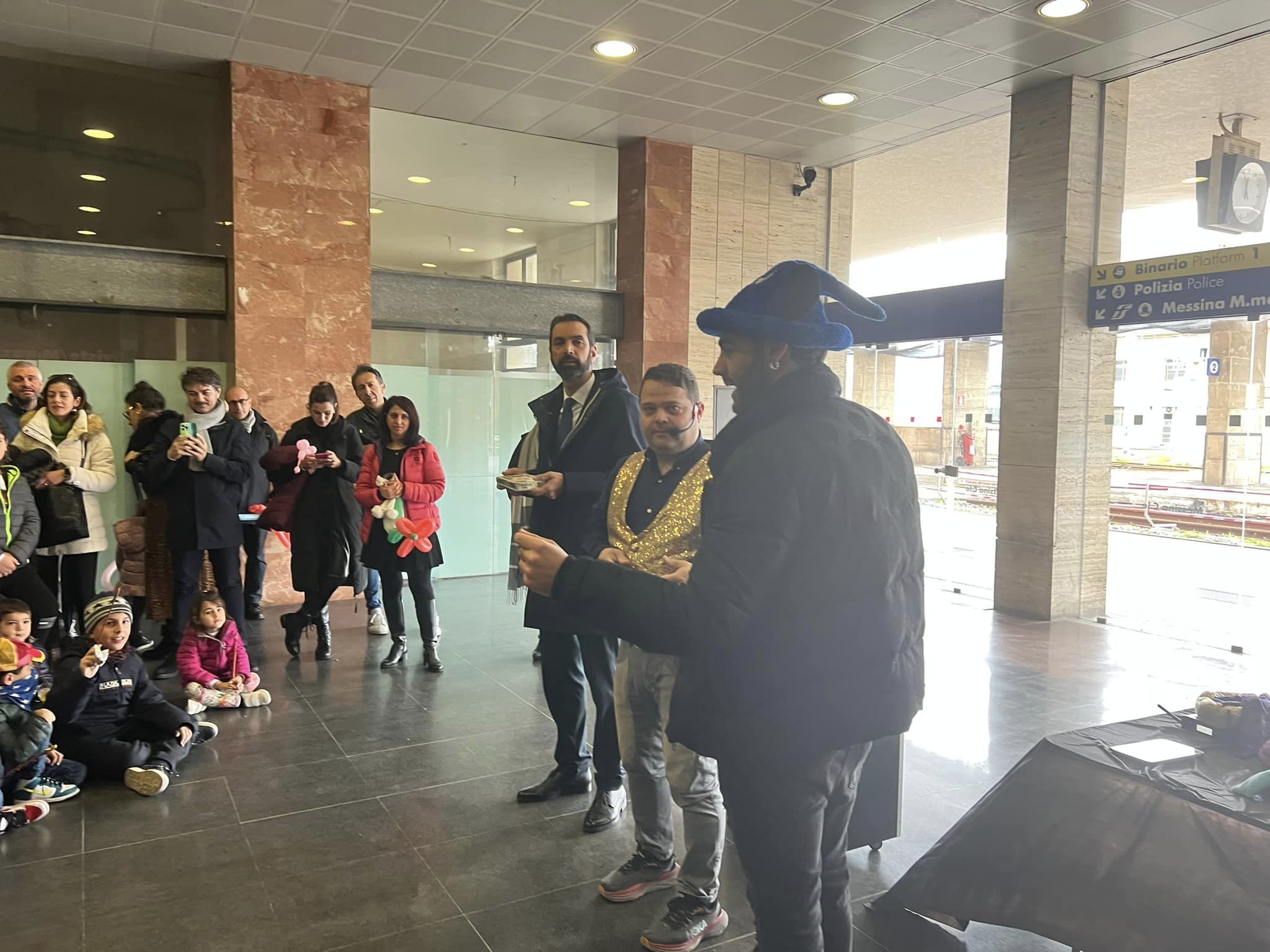 "Harry Potter saluta la Befana", tanti bambini per il maghetto alla ...