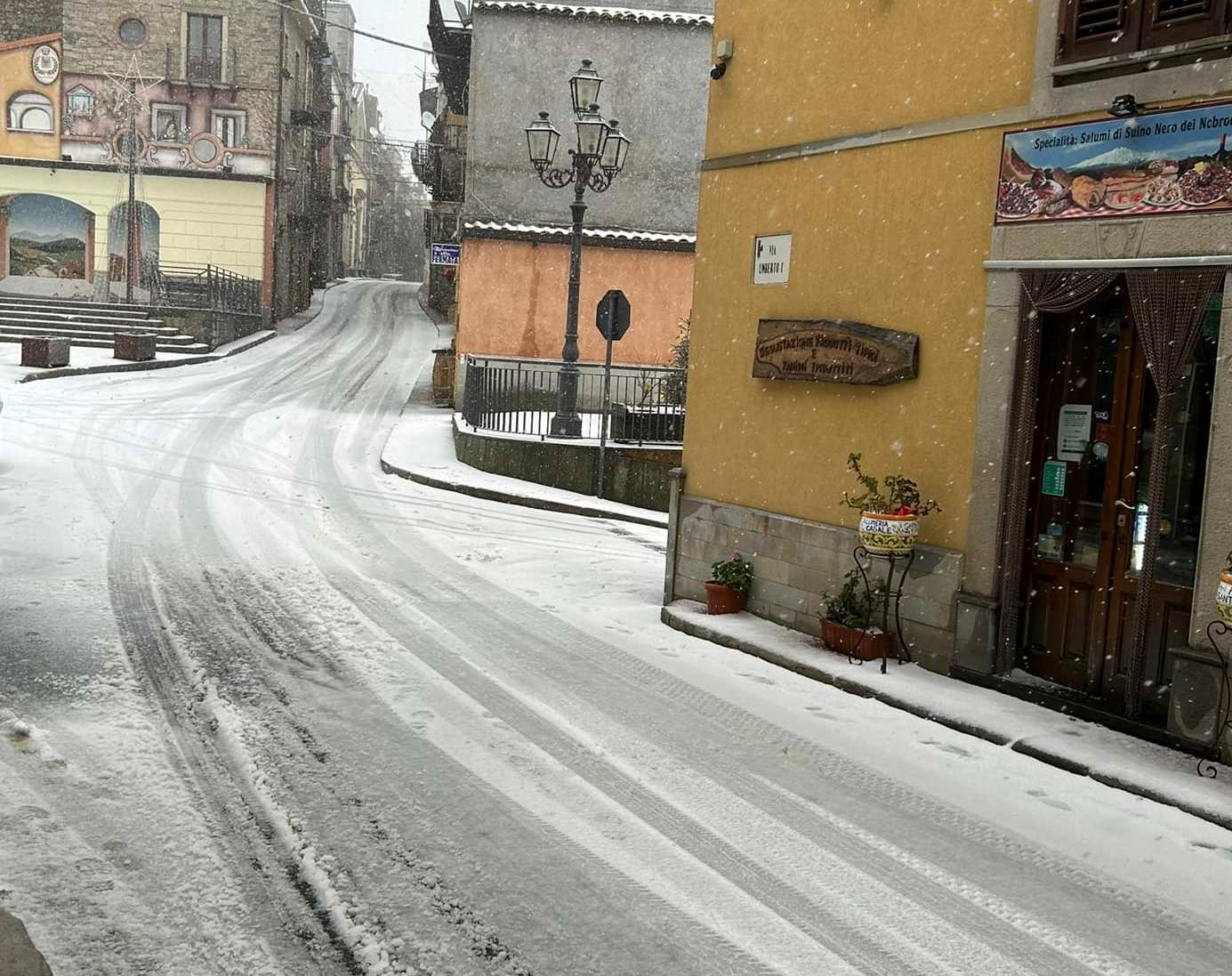 Nebrodi, le foto della prima neve. In serata nuova imbiancata