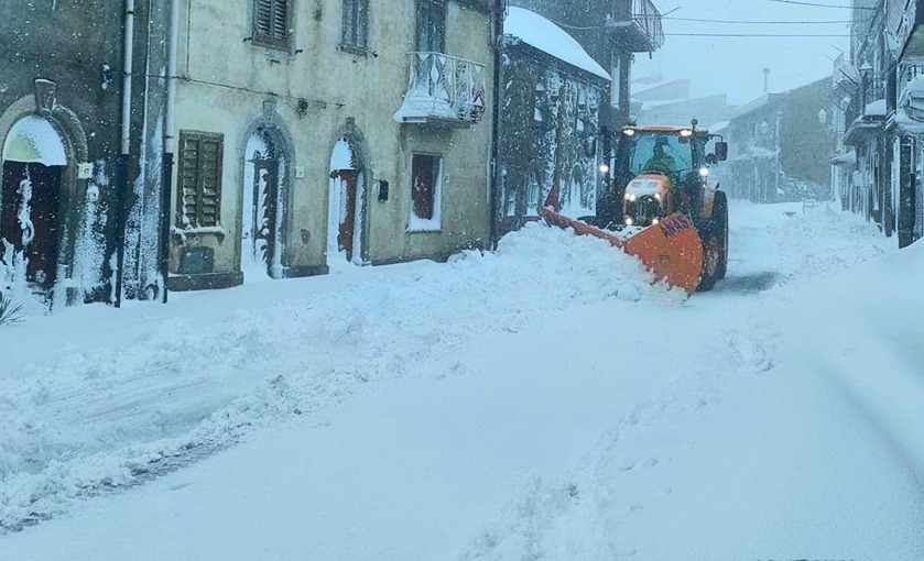 Neve sui Nebrodi, cime imbiancate ma strade libere. FOTO