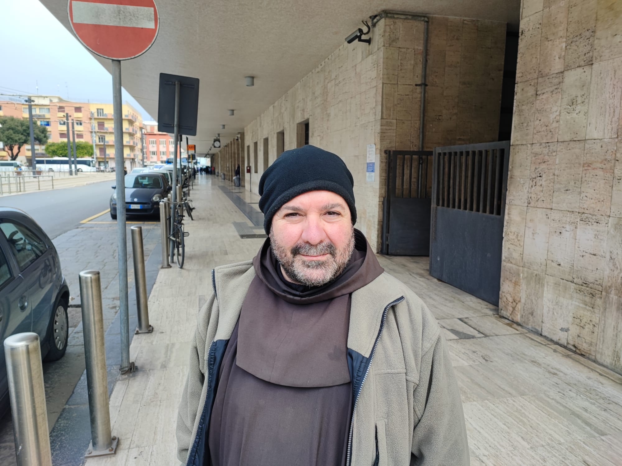 "Auguri a chi non si ricorda dei poveri solo a Natale"