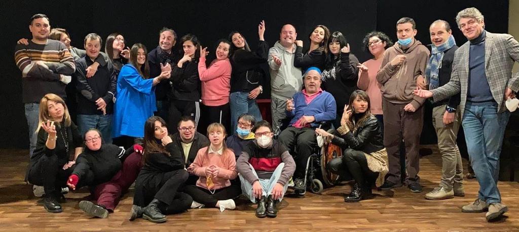 Volere Volare, la compagnia teatrale che abbatte le barriere: la storia