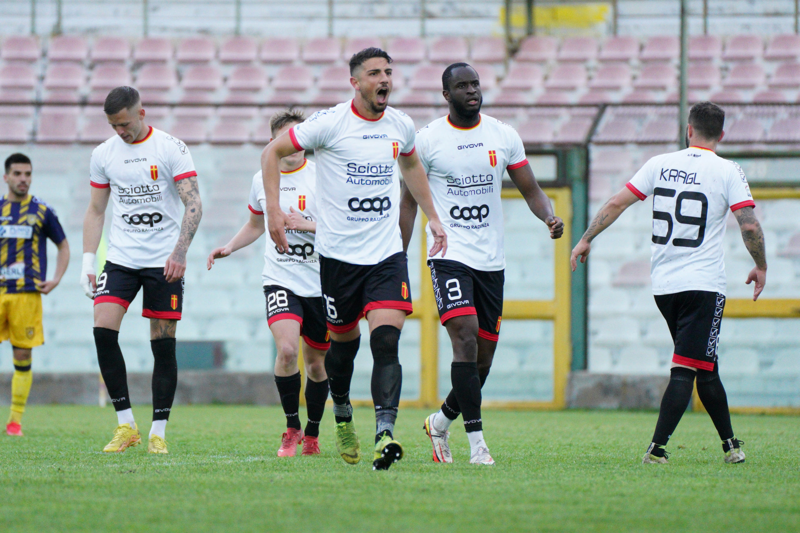 Il Messina obbligato a vincere, salvezza diretta possibile in due modi