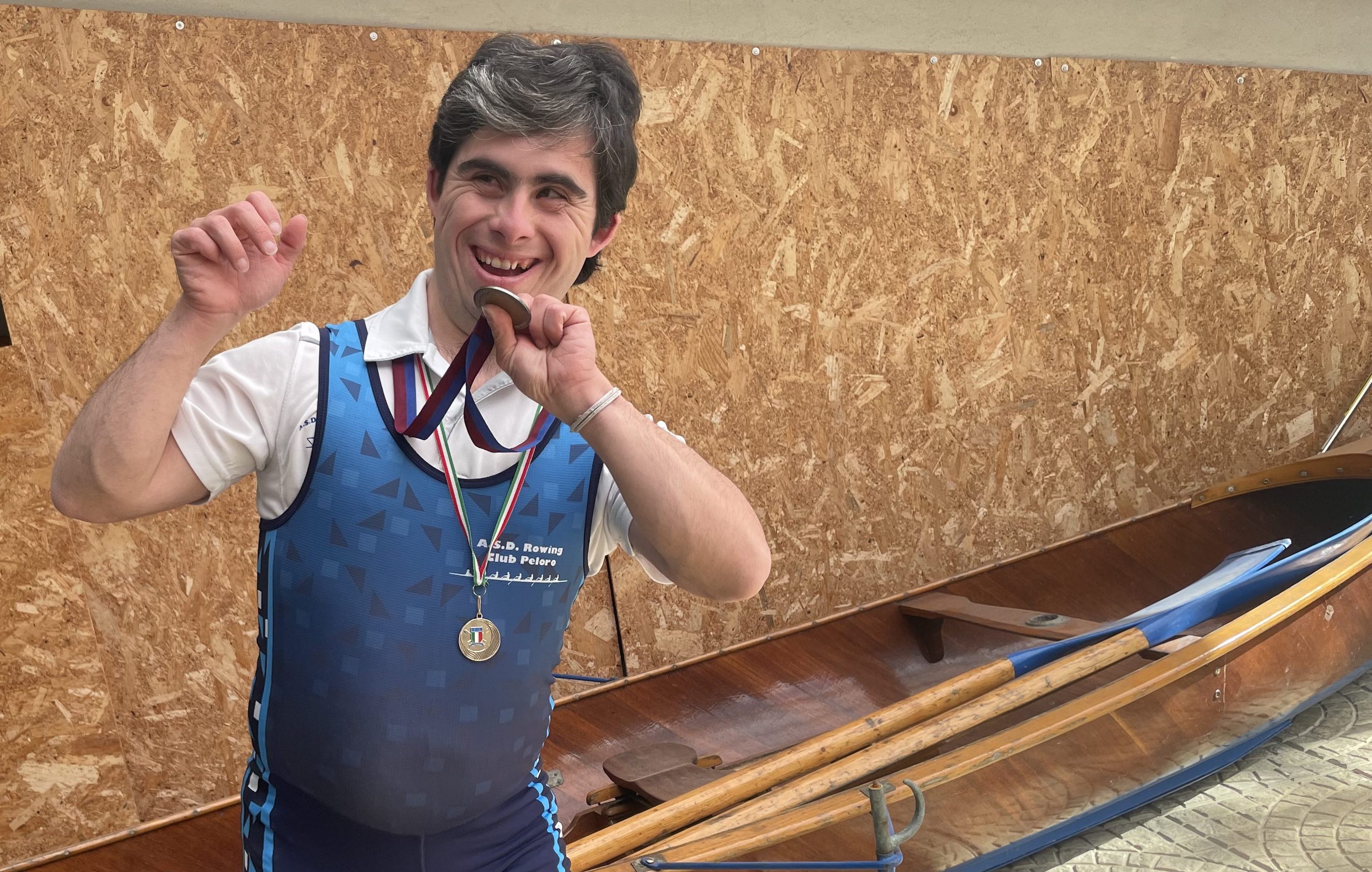 Due medaglie al petto e un sorriso contagioso: la storia di un campione ...