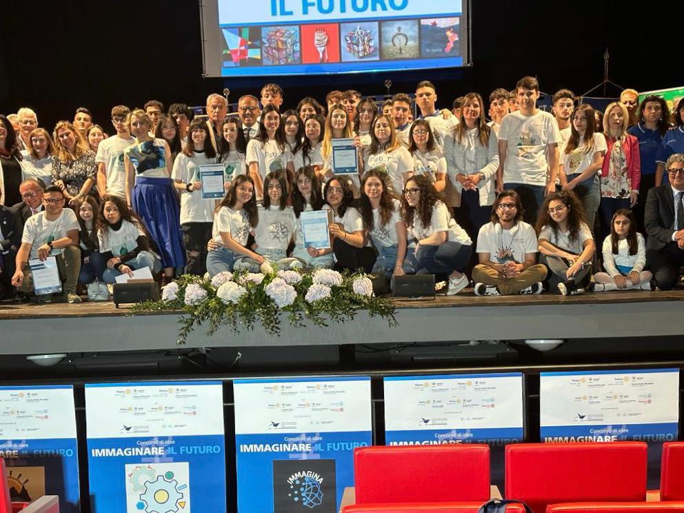 Polistena. Alle ragazze del liceo Rechichi il primo premio del concorso ...