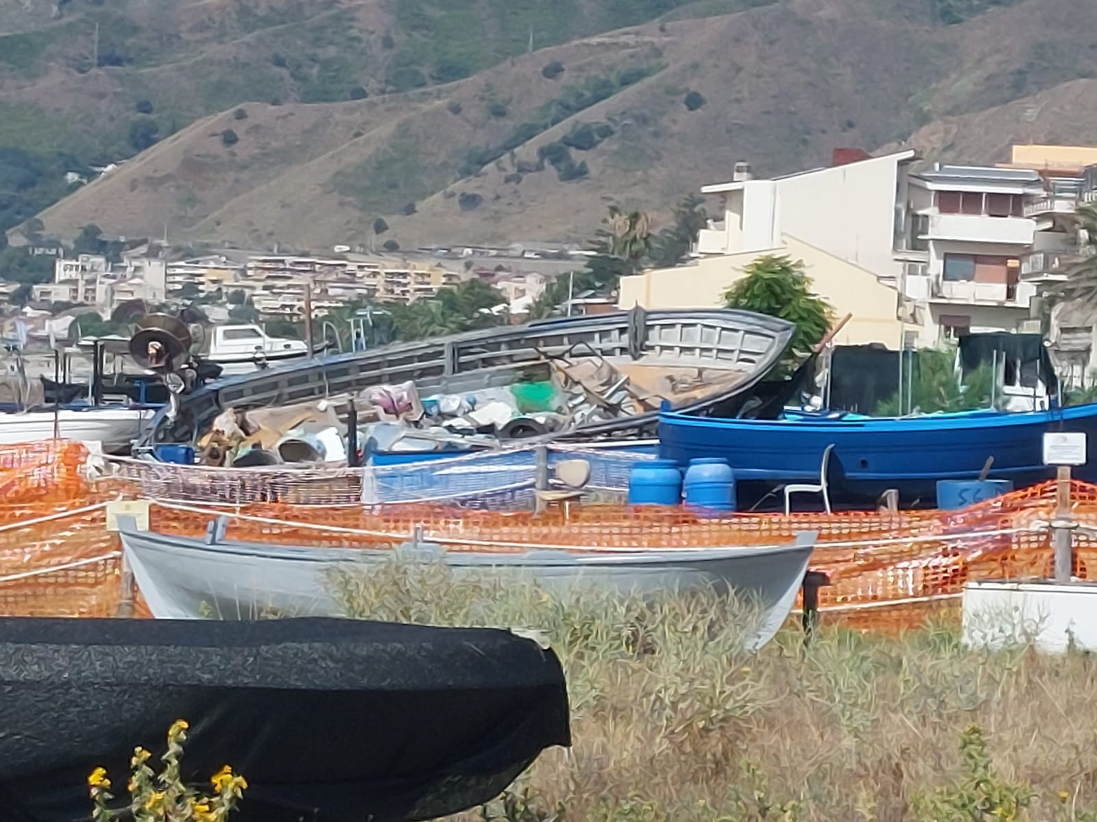 Barche e carcasse da rimuovere, "due avvisi deserti". E si punta alla ...