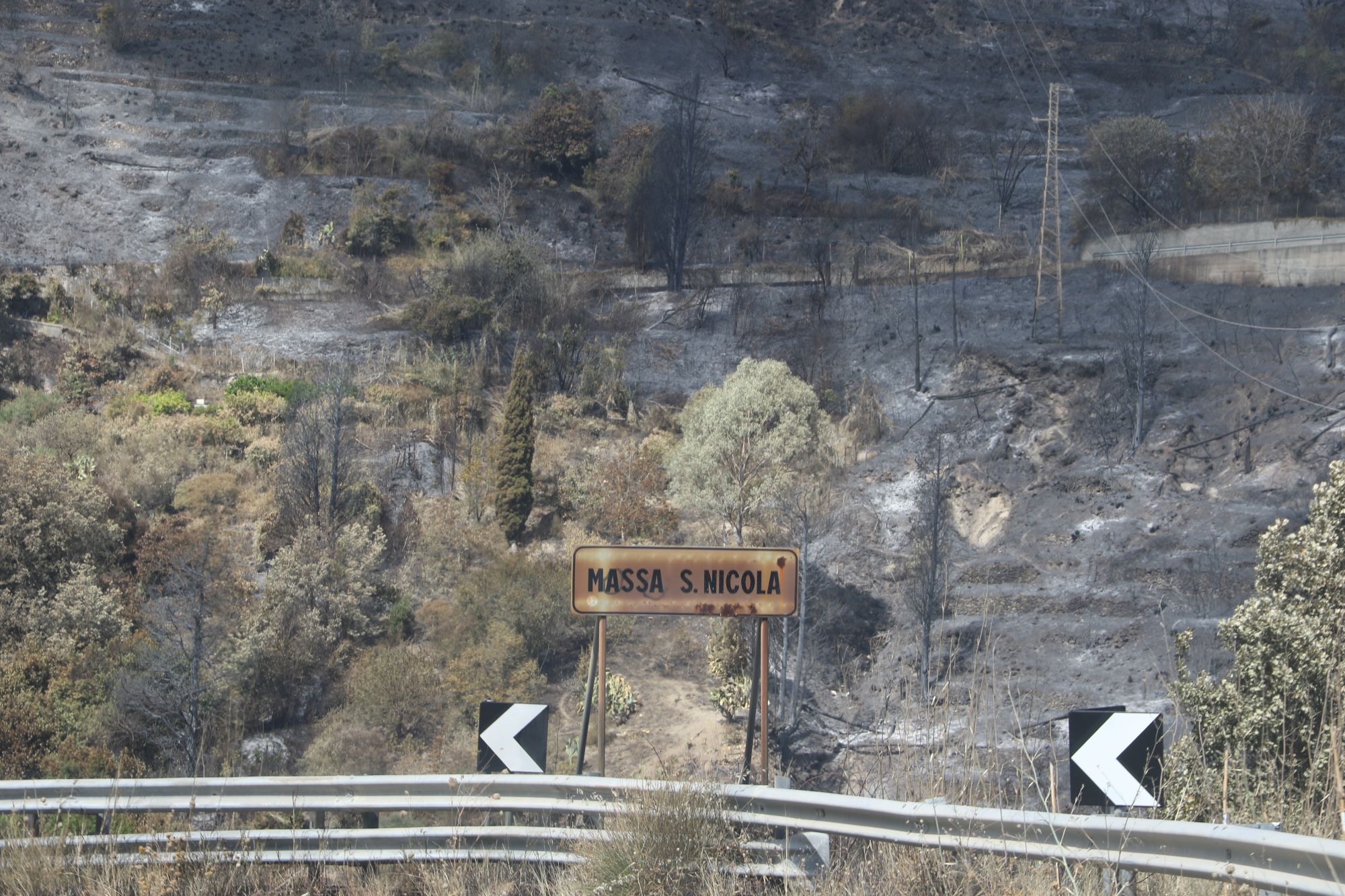 Dopo gli incendi a Messina, le terre annerite e la sensazione di ...