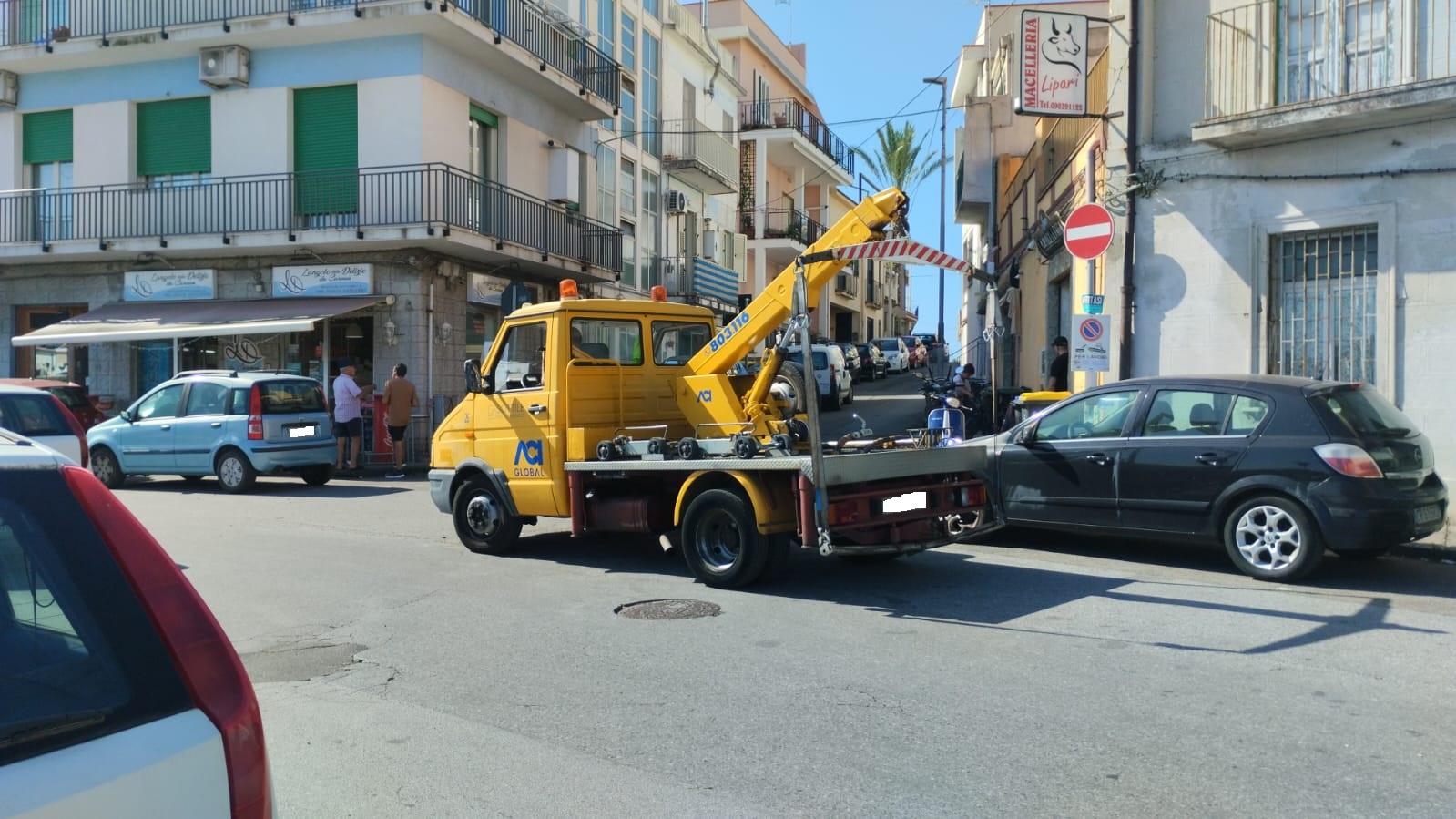 Carri attrezzi a Ganzirri. Divieto di sosta per pulizia strade... a ...