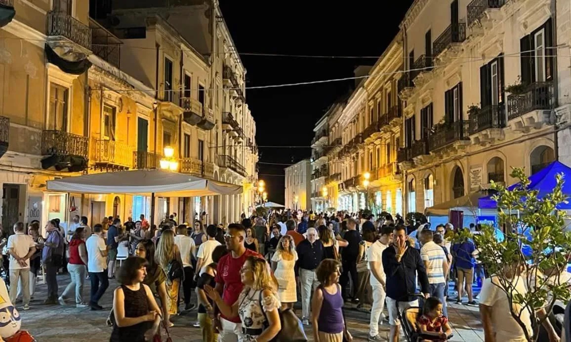 Torna l’isola pedonale a Milazzo e cambiano gli orari. Ecco i dettagli