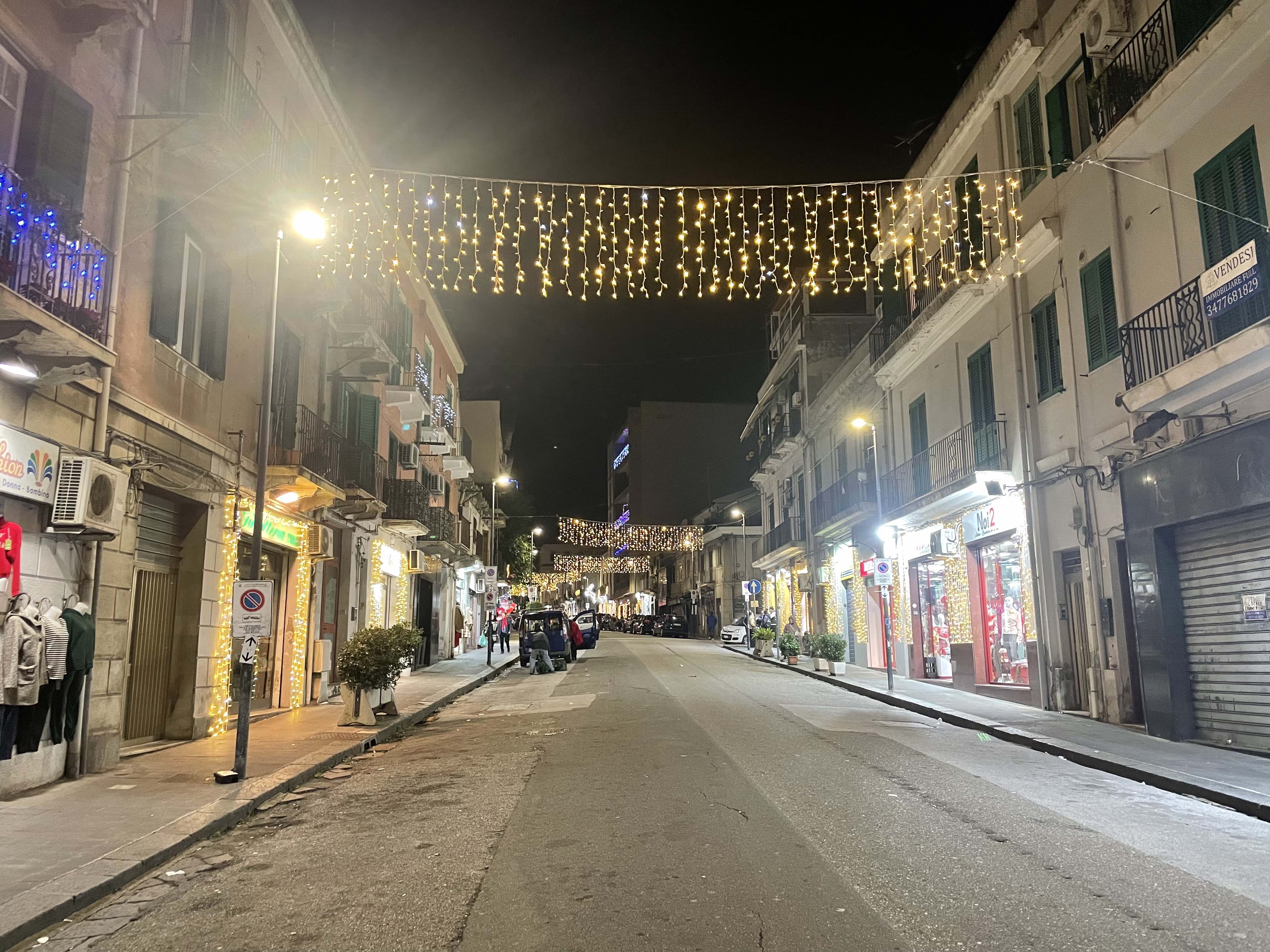 Natale a Messina. Isola pedonale flop in via Palermo, bene lo street ...