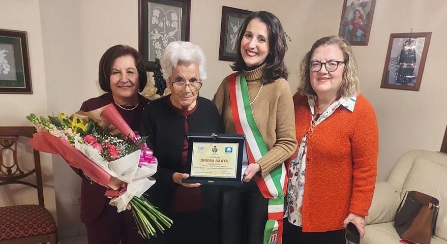 S. Teresa. Festeggiati i 100 anni della signora Santa Irrera