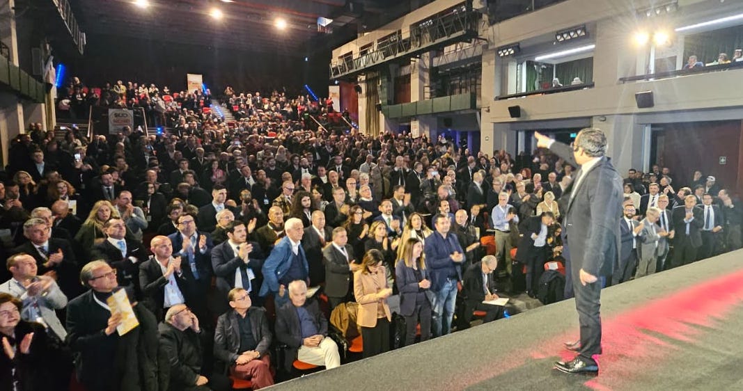 De Luca lancia la sfida: "Alle Europee ci saremo. Boom di tesserati in ...