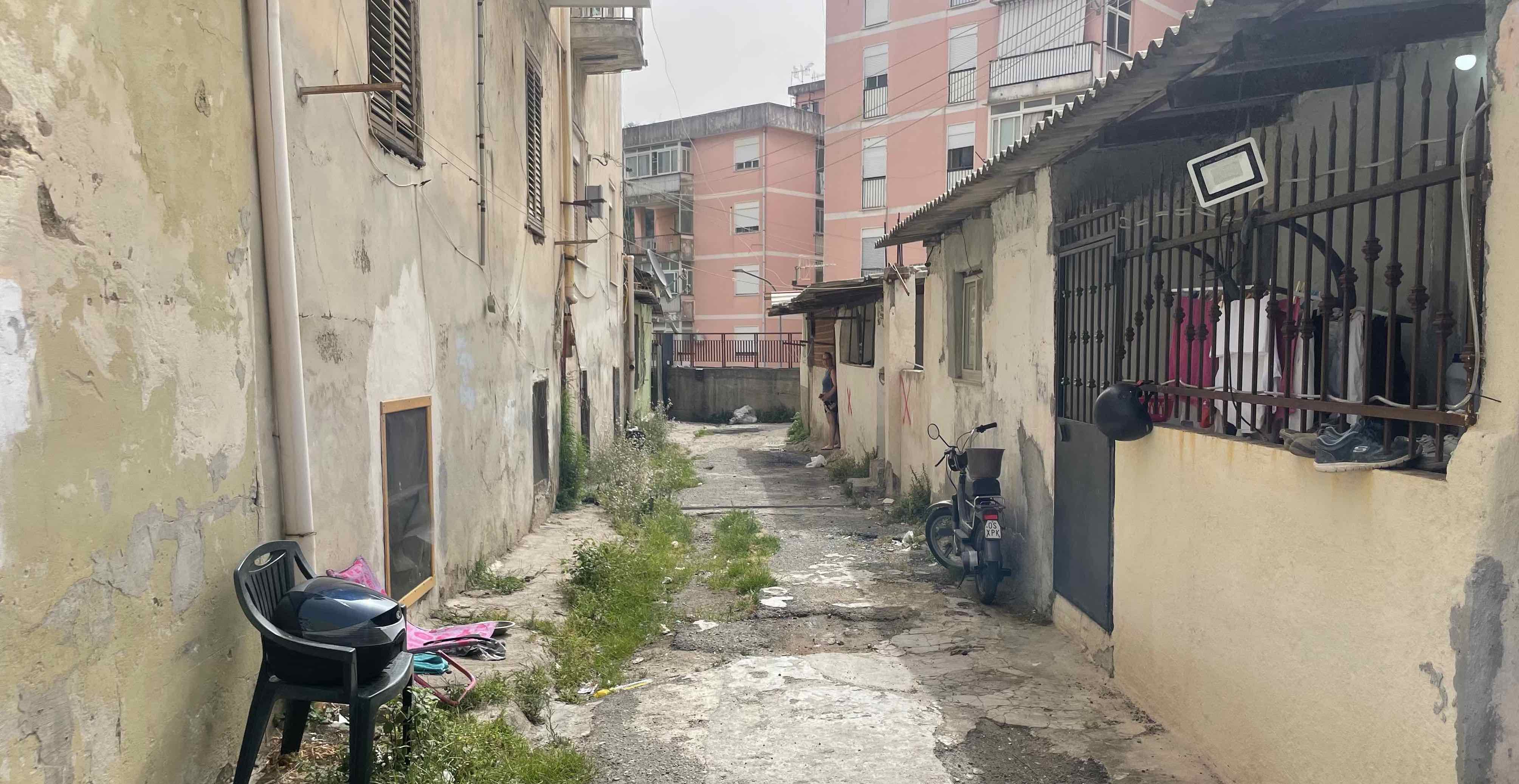 La baraccopoli fantasma a Camaro San Luigi e il grido d'aiuto di una ...