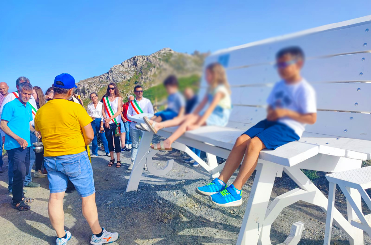 Roccafiorita, inaugurata la big bench sul Monte Kalfa