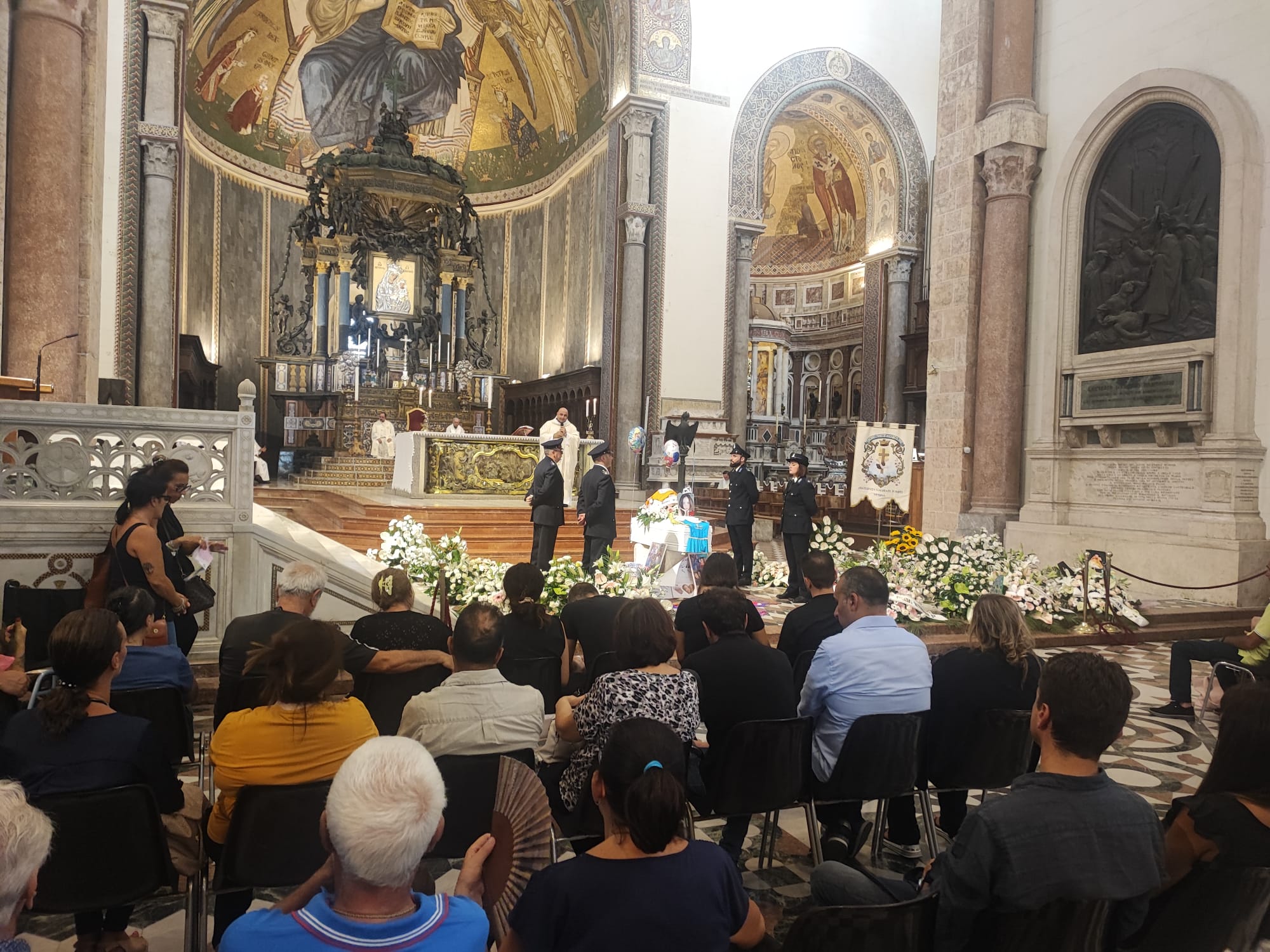 Messina. Al Duomo l'ultimo saluto alla piccola Martina