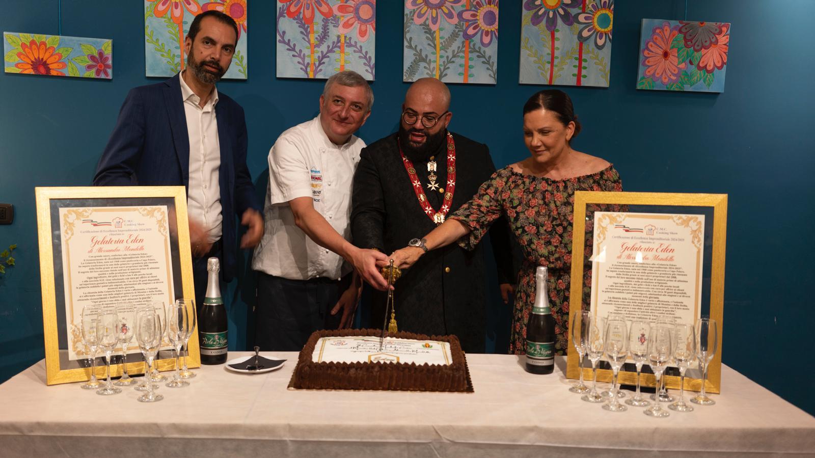 Il cavaliere Michele Cutro premia due "eccellenze" culinarie di Messina