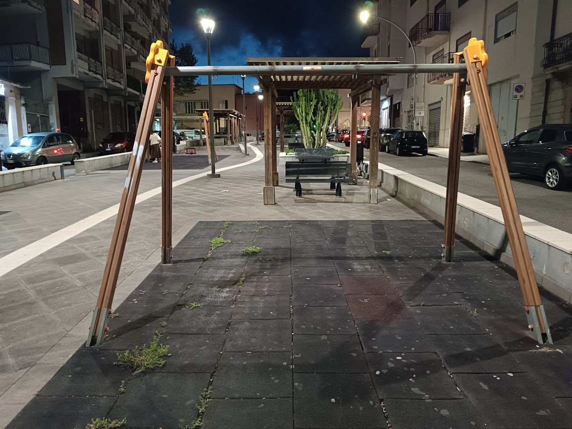Messina. Villetta di via Trapani, le altalene... senza altalene