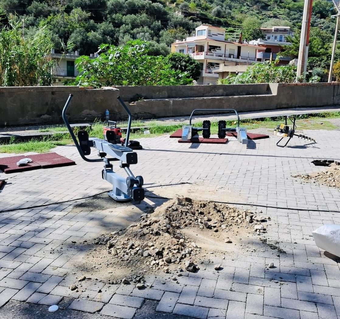 Sport all'aria aperta: attrezzi e tavoli da ping pong nelle sei ...