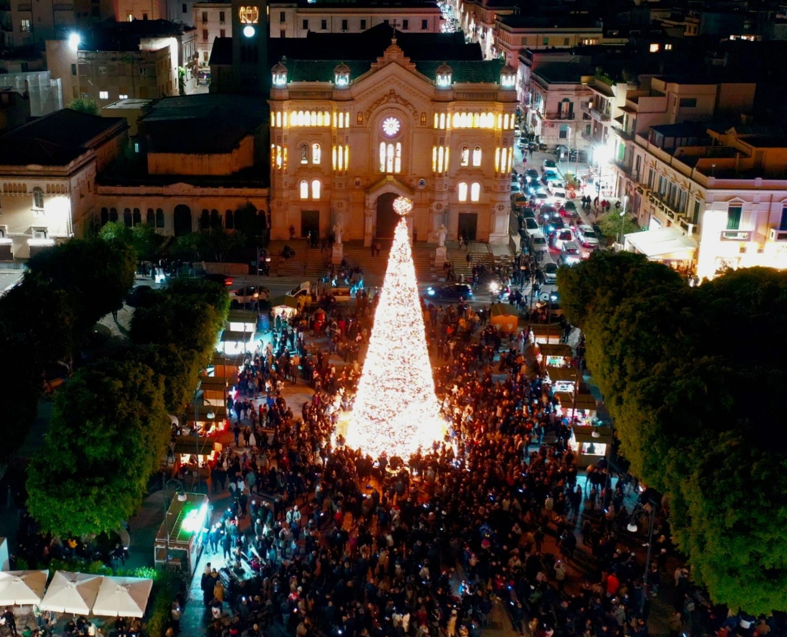 Reggio. Con l'accensione dell'Albero e l'apertura del Villaggio di ...