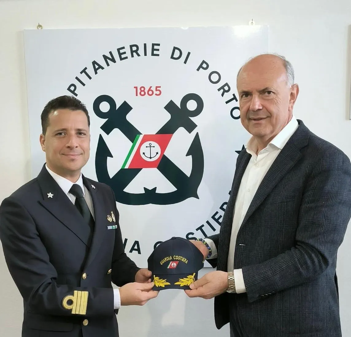 Milazzo. Il sindaco Midili in visita alla Capitaneria di Porto