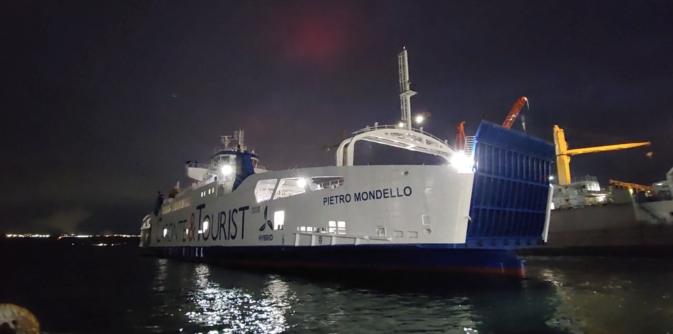 In arrivo a Messina la "Pietro Mondello", nuovo traghetto di Caronte ...