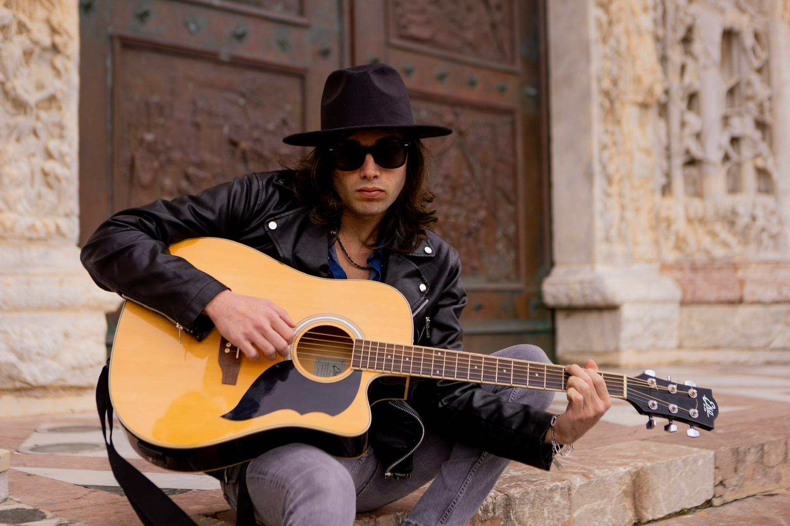 Il cantautore messinese Manuel D'Angelo vola a Sanremo: "Un sogno che ...