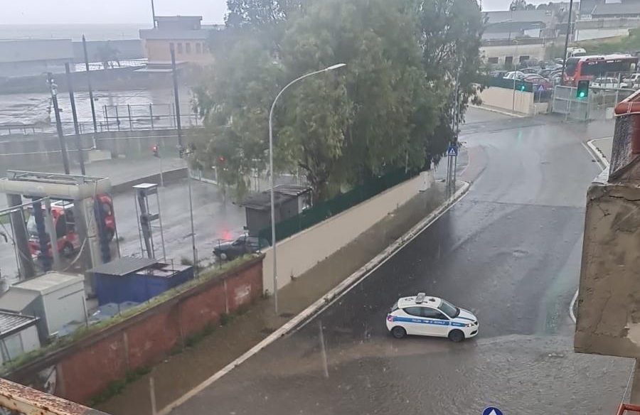 Maltempo, la nuova via Don Blasco di nuovo allagata VIDEO